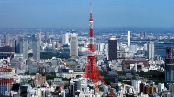 Tokyo Tower menjadi berwarna pink untuk event Breast Cancer Awareness ...
