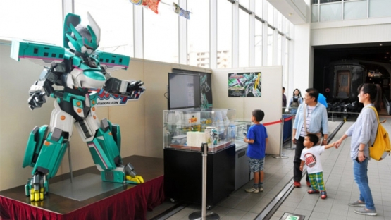Museum Kereta di Jepang menarik para pengunjung dengan robot yang ...