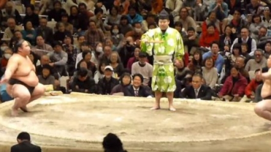 Shokkiri: Sumo Komedi Dengan Gerakan-Gerakan Semau Pesumonya Sendiri ...