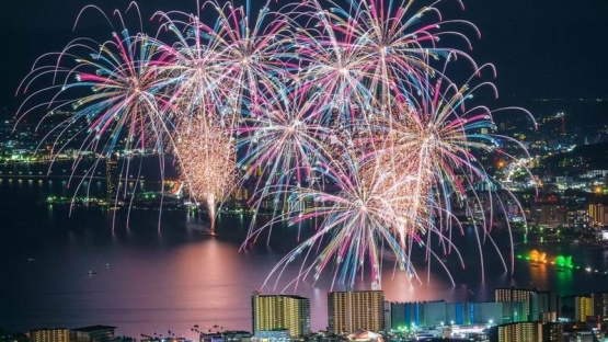 Foto-foto Keindahan Kembang Api di Jepang Saat Festival Musim Panas ...