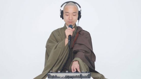 Mengejutkan, Biksu Buddha Asal Jepang Ini Jago Beatboxing! | Berita ...